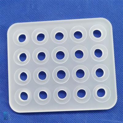 China Professionelle, auf Wunsch angefertigte, opaque, perforierte Quarzplatte, hochtemperaturbeständig zu verkaufen