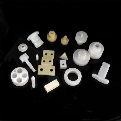 Cina Personalizzabile resistente alle alte temperature Alta precisione ± 0,05 mm Alumina ceramica industriale Parti a forma irregolare in vendita