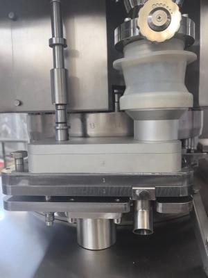 China 25 mm Tablet Automatic Rotary Tablet Press Machine mit 100kN Druck und 40r/min Turrengeschwindigkeit zu verkaufen