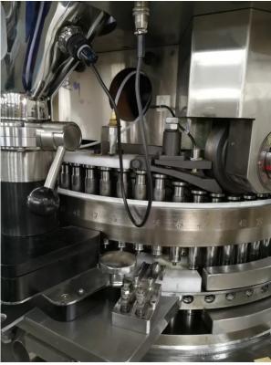 China Vollautomatische Drehpresse-Maschine des Tablet-450000pcs/H mit Ablehnungs-Funktion zu verkaufen