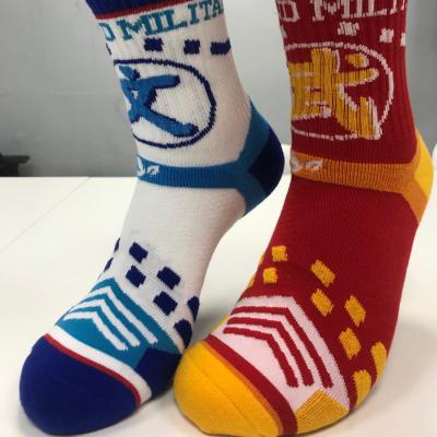 China Sportsocken aus mehrfarbiger Druckfarbe, Atemberaubende Baumwollsocken mit regelmäßigen Stil und Polsterung zu verkaufen