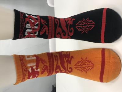 China Calcetines deportivos de algodón transpirable con estampado multicolor con estilo regular y almohadilla en venta