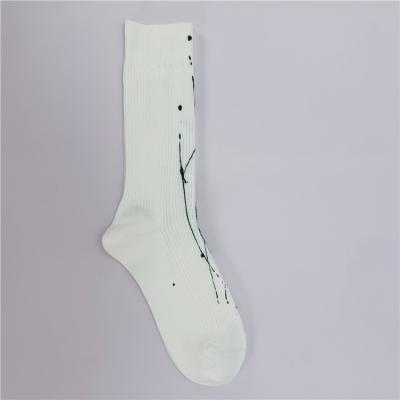 China Schönheitssocken Druckmuster mehrere Szenen Schweißabsorption Custom Crew Socken für Sport zu verkaufen