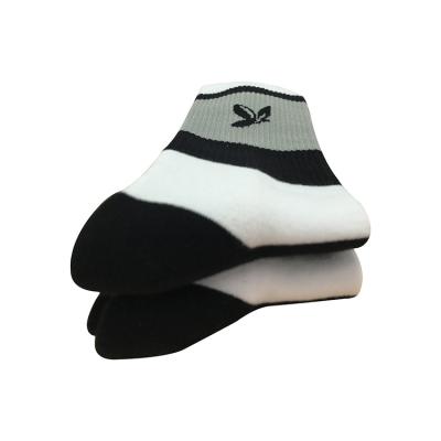 China Calcetines deportivos antideslizantes de compresión Calcetines personalizados con patrón de impresión y estilo regular en venta