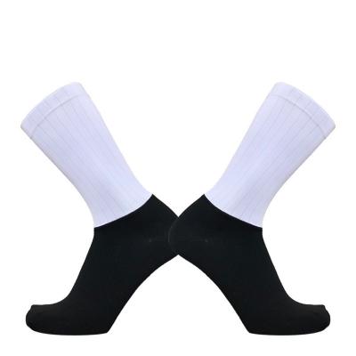 Cina Polyamide e Spandex Materiale Regular Style Calzini sportivi maschili per stile di vita attivo in vendita