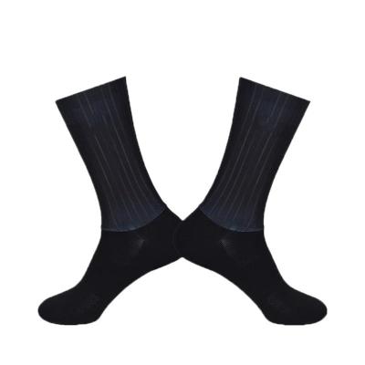 Cina Polyamide e Spandex Materiale Regular Style Calzini sportivi maschili per stile di vita attivo in vendita