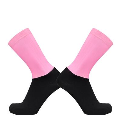Cina Polyamide e Spandex Materiale Regular Style Calzini sportivi maschili per stile di vita attivo in vendita