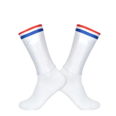 Cina Polyamide e Spandex Materiale Regular Style Calzini sportivi maschili per stile di vita attivo in vendita