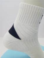 China Running Socks Excellent Grip For Professional Running Priting Pattern NO Needle Detection for sale