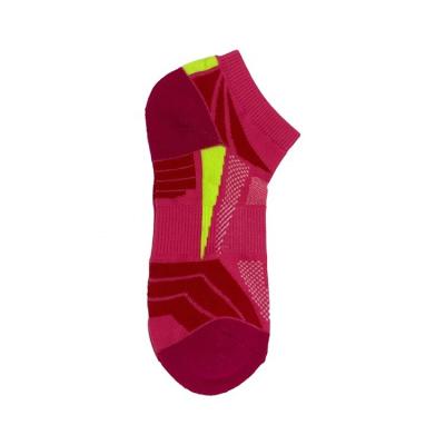 Cina Calzini sportivi adattabili per adulti Calzini di cotone a taglio basso e asciutti veloci Calzini da sport traspiranti in vendita