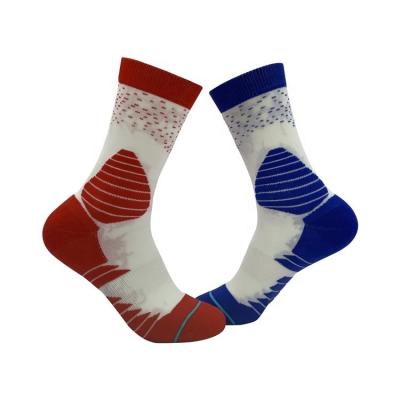 China 50000 Menge Custom Logo Leistungssportsocken für Männer mit gestricktem Design zu verkaufen