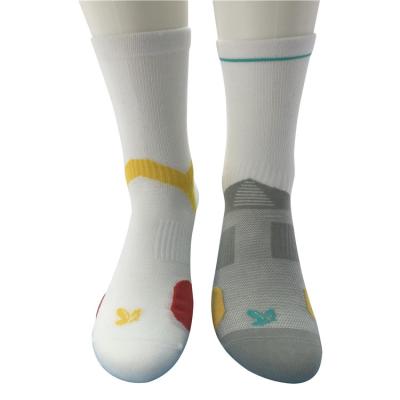 China Sportsocken mit schnell trocknender und atmungsaktiver Stoffstärke zu verkaufen