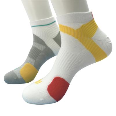 China Sportsocken mit schnell trocknender und atmungsaktiver Stoffstärke zu verkaufen