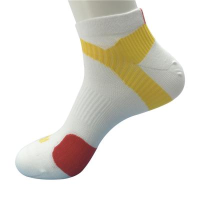China Sportsocken mit schnell trocknender und atmungsaktiver Stoffstärke zu verkaufen