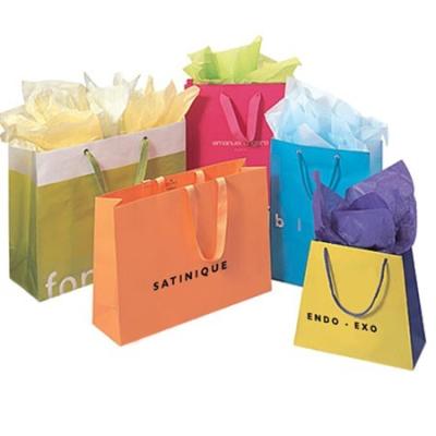 Cina Il regalo di carta d'imballaggio del negozio/deposito/supermercato insacca con le maniglie, laterale superiore di rinforzo ed inferiore di carta in vendita