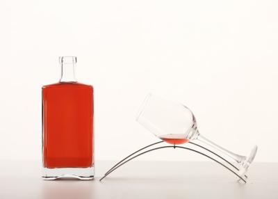 Cina 750ml 700ml 500ml Custom Empty Glass Bottle with Stopper Screw Cap Cork for Gin Vodka Whisky Tequila Liquor Alcohol in vendita