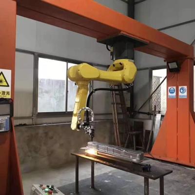China Pioneer Laser Welding Equipment Robot 2000w With Accurate Temperature Control à venda