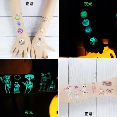 中国 注文の明確な型抜きされたステッカーは分類しA5を自己接着漫画透明印刷する 販売のため