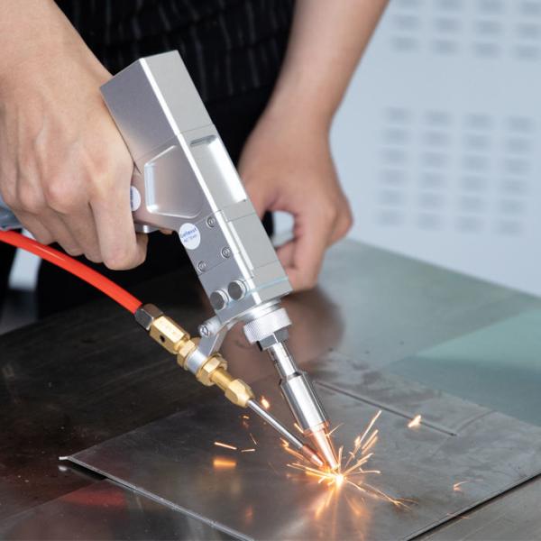 Quality 1500W-2000W Handheld Laser Welder with 0-360 Degree Scanning Angle and Valve Knife Protective Lens for Precise Metal Processing for sale