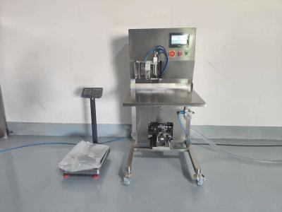 Cina Vendita a caldo Semi-automatico non asettico BIB riempitore per 2L/5L/15L sacchetto in scatola frutta Jiuce/latte/olio macchina di riempimento con PLC in vendita