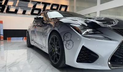 Cina Il manifesto di KAWS ha personalizzato la superficie lucida di pendenza del film dell'automobile stampata Digital in vendita
