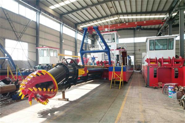 Quality 900 Cbm/H Hydraulic 26 Inch Cutter Suction Dredger For Sand Dredging Or Mud for sale