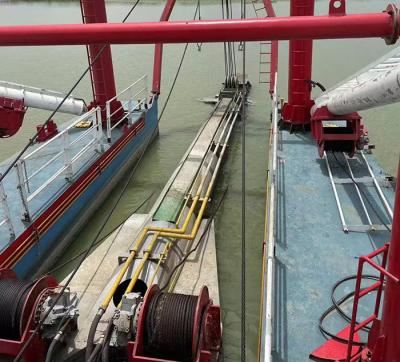 China Buque de dragado personalizable Color rojo para el mantenimiento y la construcción de vías fluviales Sistema hidráulico en venta