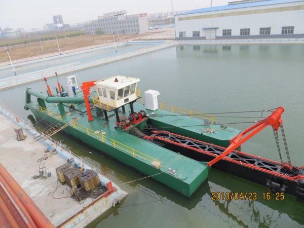Malaysia 14 inch 300m3/h sand cutter suction dredger for river sand pumping