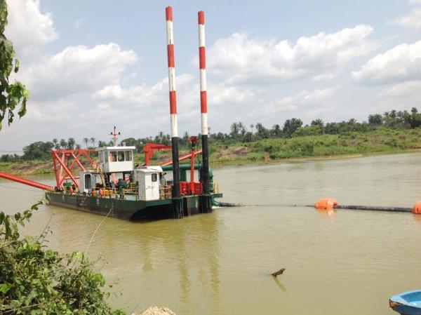 Bateau de dragage de boue de 14 pouces à haut rendement pour les projets de dragage des rivières