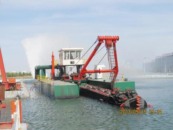Bateau de dragage de boue de 14 pouces à haut rendement pour les projets de dragage des rivières