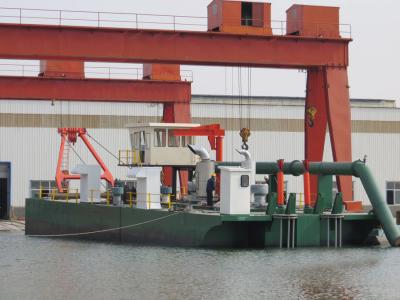 China Máquina de dragado de arena de corte pequeño de 8 pulgadas a 26 pulgadas personalizable con tubo de descarga de 700 mm y carruaje de spud en venta