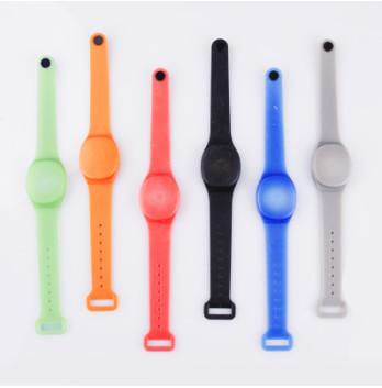 Cina Etichetta portatile del segnale di IP67 Bluetooth, segnale di polsino NRF52832 in vendita