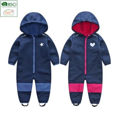 Cina camice del softshell dei bambini per la tuta incappucciata del vello caldo antivento impermeabile della raccolta del bambino per la tuta del pagliaccetto del bambino in vendita