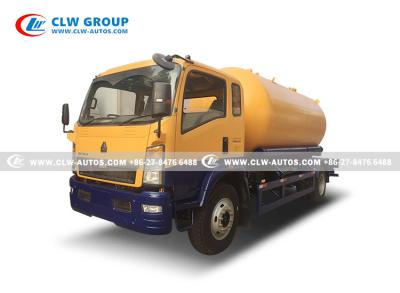 China De Bobtailvrachtwagen van LPG van HOWO 10cbm met de Meter die van de Volumestroom gastanker opnieuw vullen Te koop