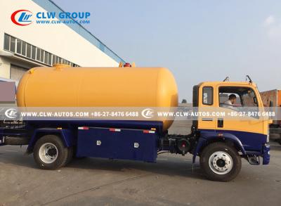 Cina Camion del bobtail di HOWO 10cbm GPL con il contatore volumetrico che riempie l'autocisterna del gas in vendita