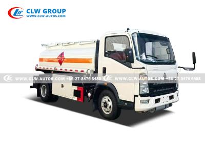 China Sinotruk HOWO Right-Hand Drive 4x2 Diesel Bowser Truck with High-Capacity Carbon Steel Tank for Bulk Fuel Transport for sale