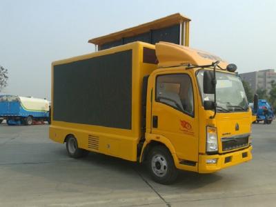 Cina Camion mobile Howo del tabellone per le affissioni di Digital LED 4 tonnellate di controllo sincrono di VGA in vendita