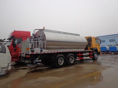 China caminhões de tanques da distribuição do betume 16CBM e reboques Howo 10 camadas da isolação da roda três à venda
