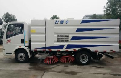 Cina Camion della spazzatrice stradale di Howo 4*2, camion di pulizia della strada con 1.5cbm la polvere dell'acqua 4cbm in vendita