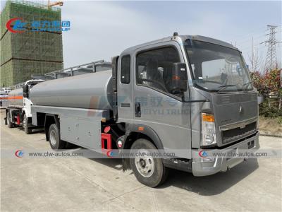 中国 RHD Howo 8000L 10000LのCenstarディスペンサーが付いているディーゼル タンク車 販売のため