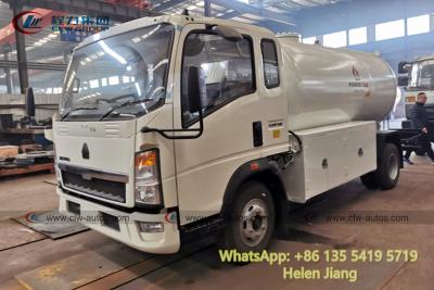 中国 Sinotruk Howo 4x2 6の荷車引き4T LPGのタンク車 販売のため