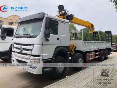 Chine le camion à plat de 8x4 HOWO a monté télescoper la grue de boom à vendre