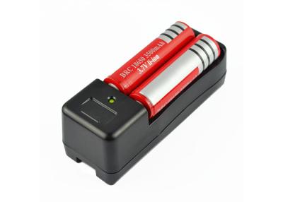 Cina 18650 14500 spina del caricatore UE Stati Uniti della batteria ricaricabile dello ione 3.7V del litio in vendita
