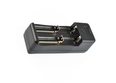 Cina 18650 14500 spina del caricatore UE Stati Uniti della batteria ricaricabile dello ione 3.7V del litio in vendita