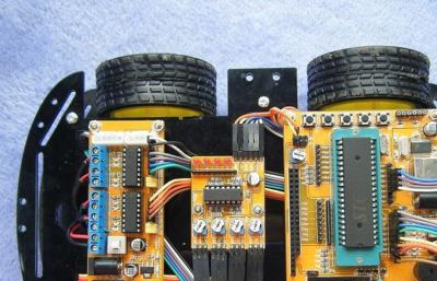 Cina Il telaio astuto dell'automobile del robot dell'azionamento di L293D 4wd, automobile telecomandata parte in vendita