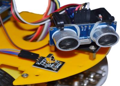 China Intelligent Bluetooth die de Robot Slimme Auto van het Hindernisvermijden met LCD volgen Te koop
