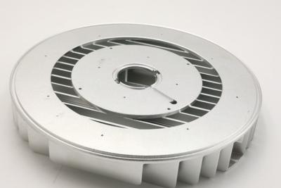 Cina Profili di alluminio d'argento del dissipatore di calore dell'estrusione dell'OEM per l'amplificatore di potenza in vendita