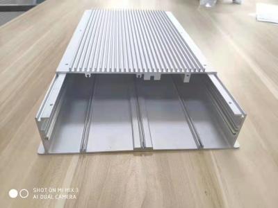 Cina Il dissipatore di calore di alluminio industriale d'argento dell'estrusione AL6061 profila il rivestimento di PVDF in vendita