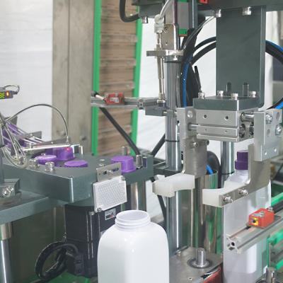 Cina Macchine pneumatiche a motore per tappi di bottiglie per applicazioni di tappi personalizzate in vendita