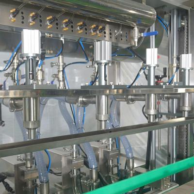 China Máquina de enchimento de azeite de oliva de 20L com 4 cabeças de enchimento e 1 cabeçote de tampa à venda